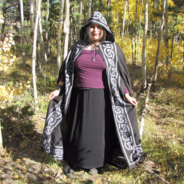 Black Wizard Cloak – Merlin's Realm